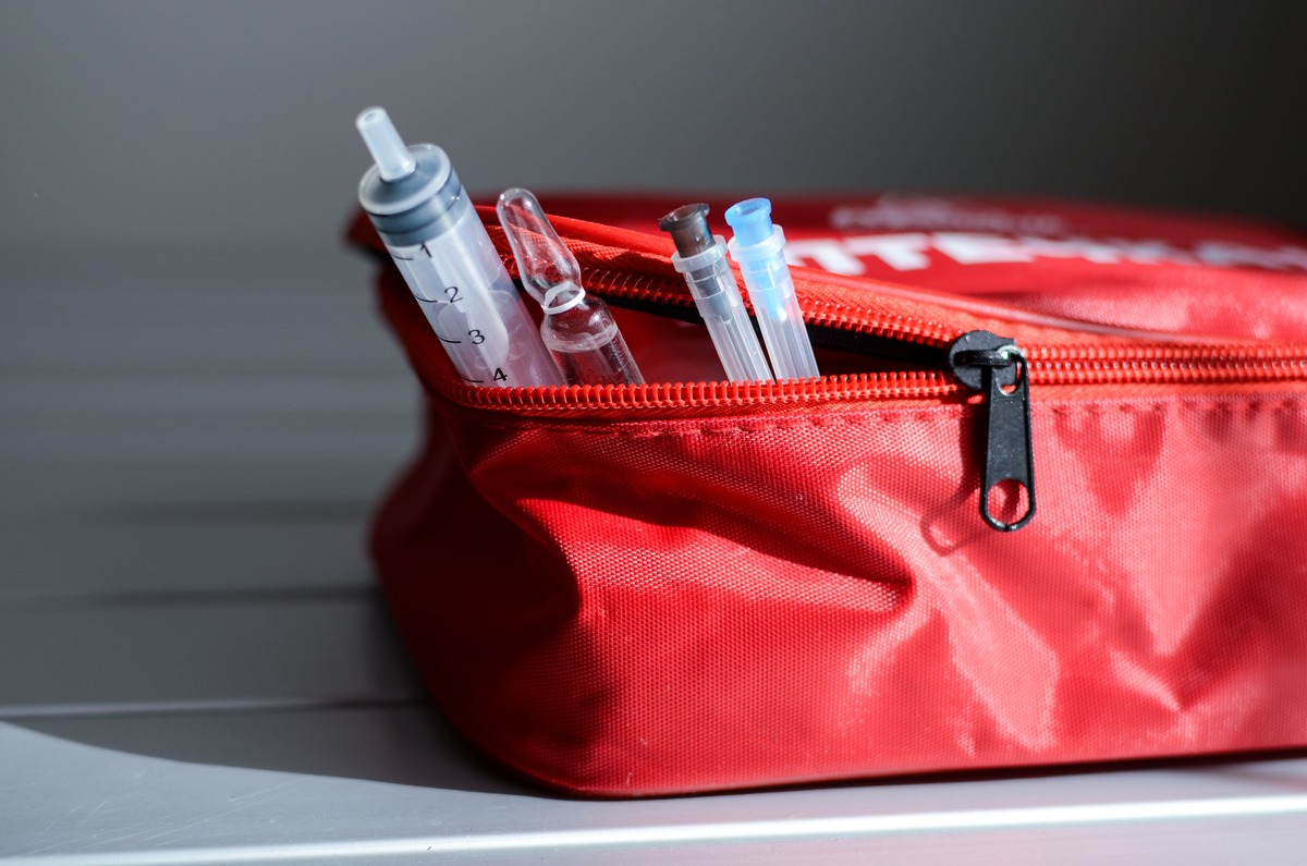 Trousse de secours : que doit-elle contenir ? - UDPS35